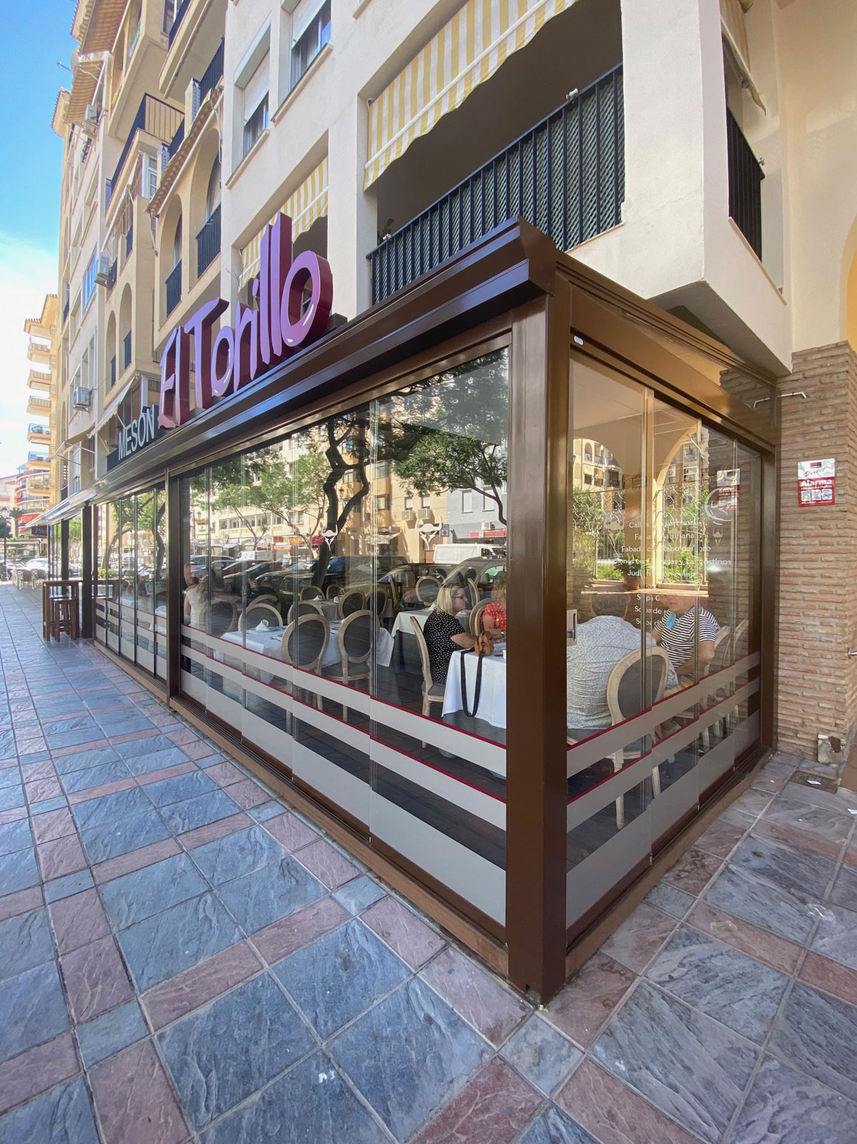 Cerramiento de terraza para restaurante Mesón El Torillo Fuengirola