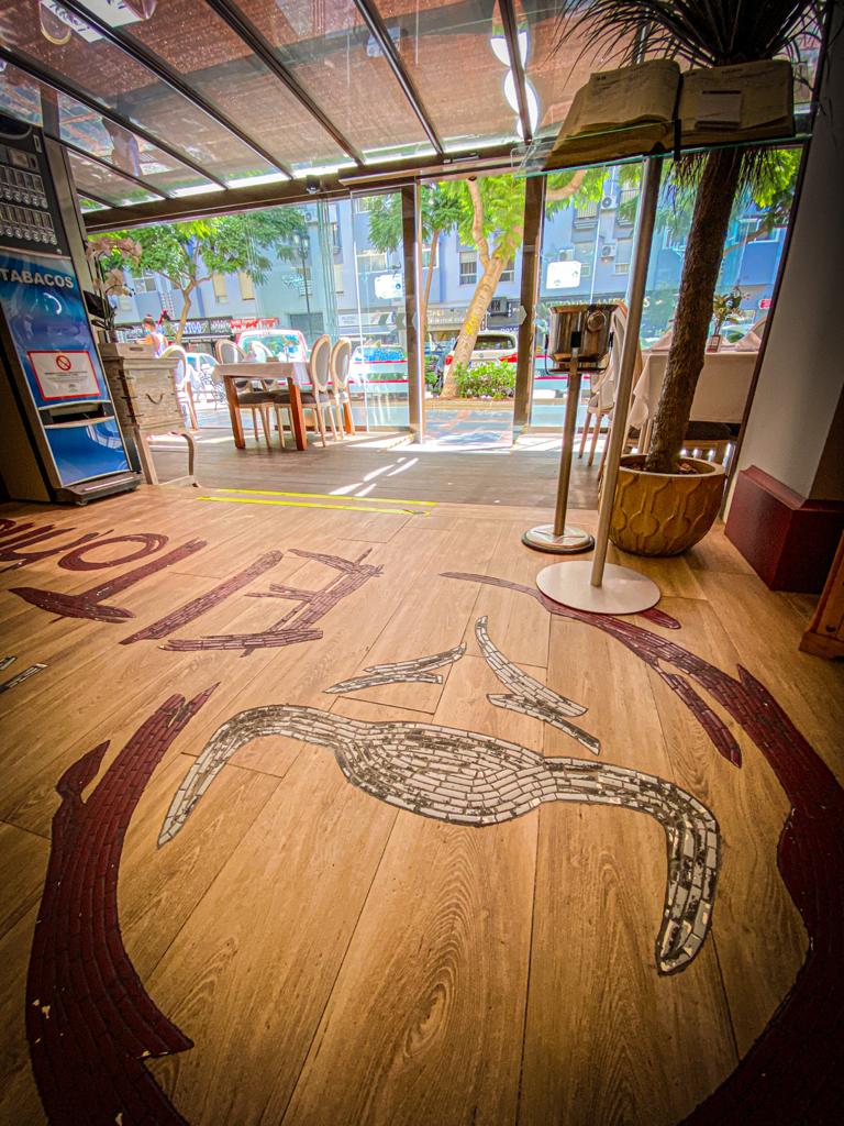 Cerramiento de terraza para restaurante Mesón El Torillo Fuengirola