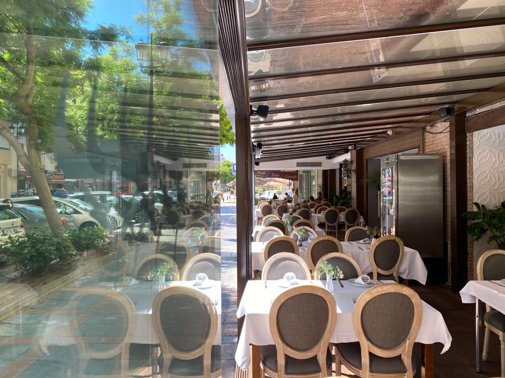 Cerramiento de terraza para restaurante Mesón El Torillo Fuengirola